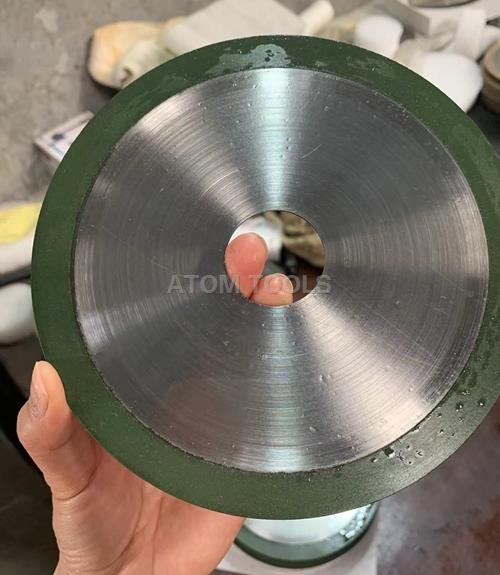 Resin bond diamond cutting wheel